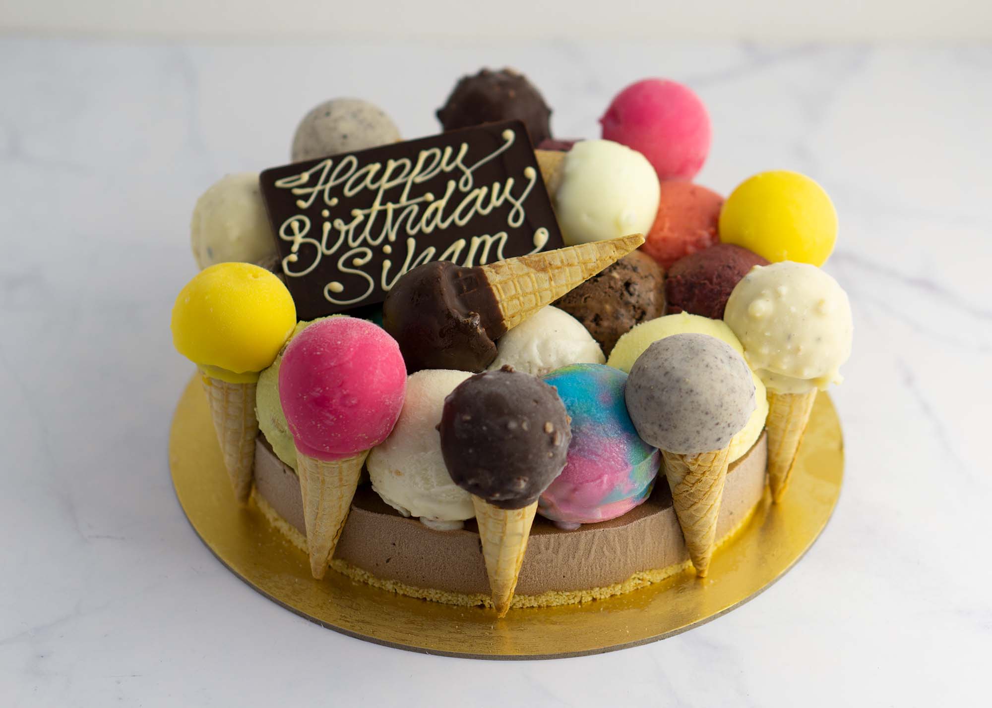 Scoop Cake w/ Mini Cones | Divino Gelato